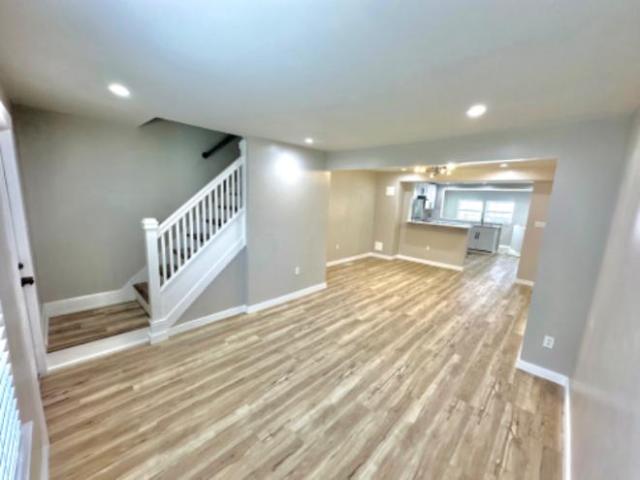 3 Br, 1 bath, Townhouse/Brownstone/RowHouse 266 Saint Helena Ave