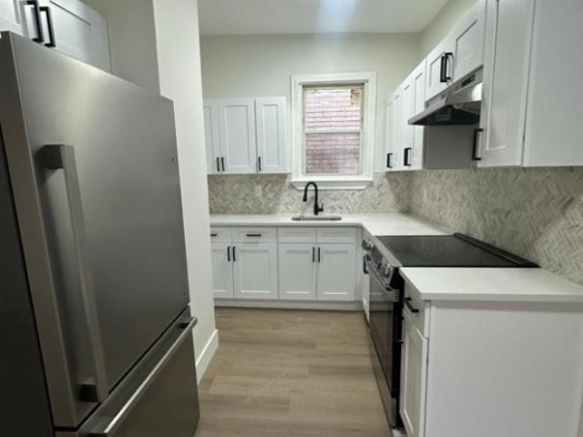 3 Br, 1 bath, Townhouse/Brownstone/RowHouse 281 Belmont Ave