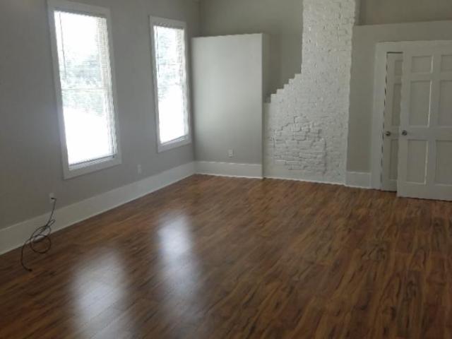 3 Br, 1 bath, Townhouse/Brownstone/RowHouse 307 W 41st St