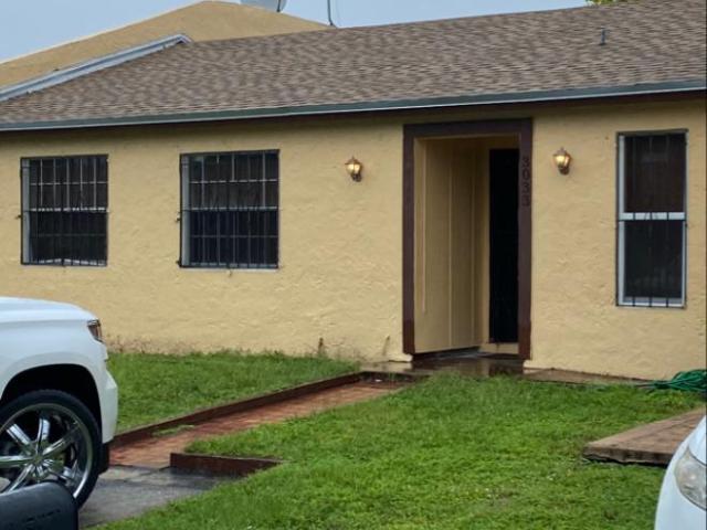 3 Br, 1 bath, Townhouse/Brownstone/RowHouse 3033 Nw 204th Ter