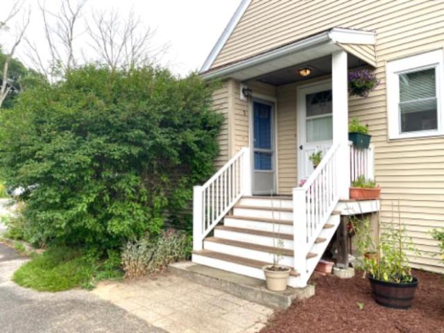 3 Br, 1 bath, Townhouse/Brownstone/RowHouse 337 Village St
