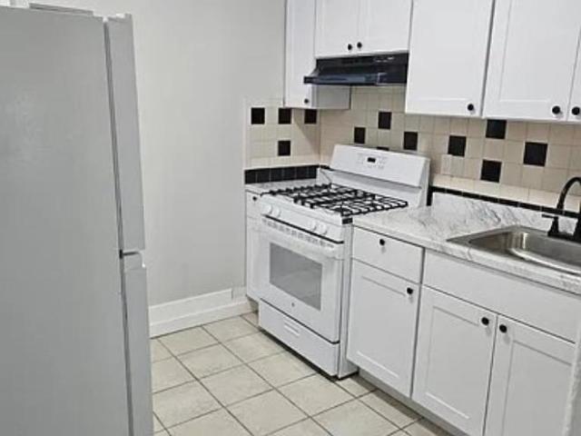 3 Br, 1 bath, Townhouse/Brownstone/RowHouse 3857 Wyalusing Ave