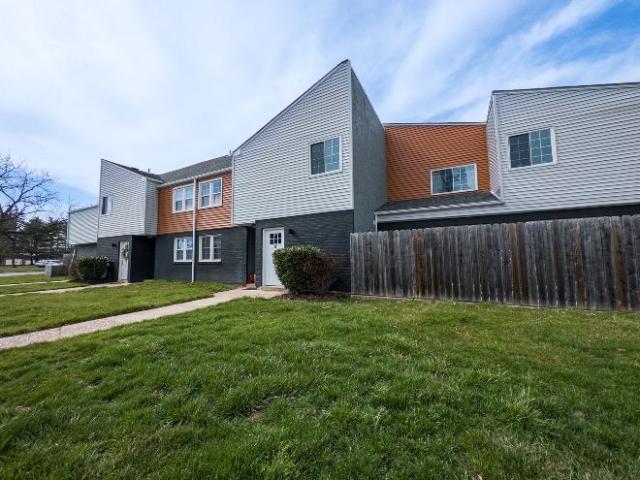3 Br, 1 bath, Townhouse/Brownstone/RowHouse 405 W Main St