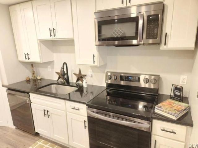 3 Br, 1 bath, Townhouse/Brownstone/RowHouse 430 E Garrison St