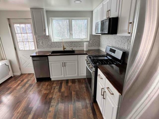 3 Br, 1 bath, Townhouse/Brownstone/RowHouse 43 Ross St