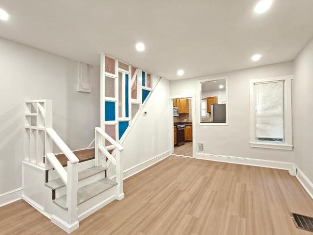 3 Br, 1 bath, Townhouse/Brownstone/RowHouse 4441 N Chadwick St