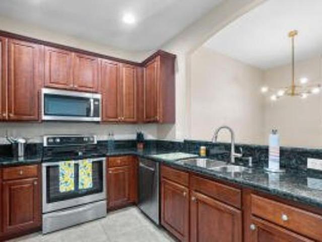 3 Br, 1 bath, Townhouse/Brownstone/RowHouse 4861 Bonsai Circle