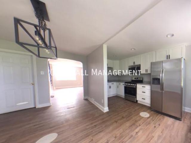 3 Br, 1 bath, Townhouse/Brownstone/RowHouse 480 Westmont Drive