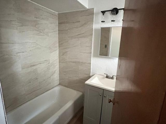 3 Br, 1 bath, Townhouse/Brownstone/RowHouse 522 W Pine St
