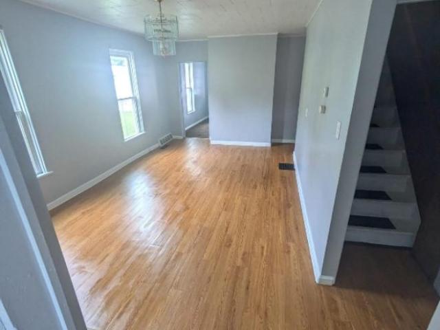 3 Br, 1 bath, Townhouse/Brownstone/RowHouse 719 Rear Mabel St