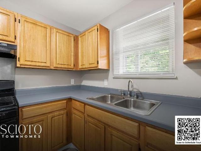 3 Br, 1 bath, Townhouse/Brownstone/RowHouse 755 Canonby Place