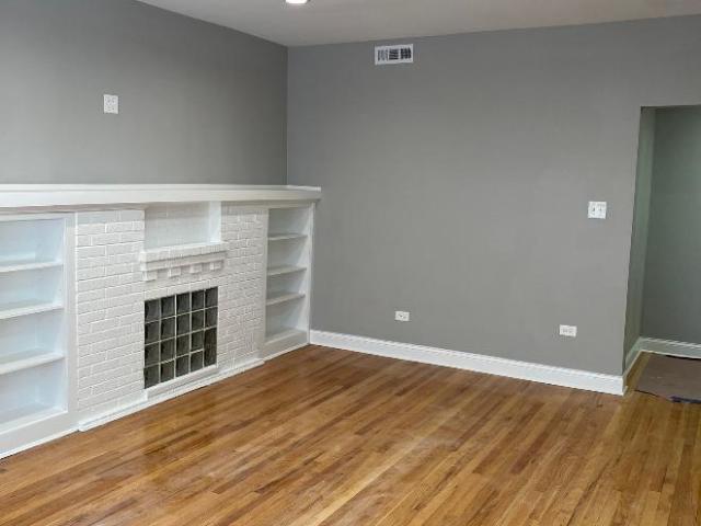 3 Br, 1 bath, Townhouse/Brownstone/RowHouse 7836 S East End Ave