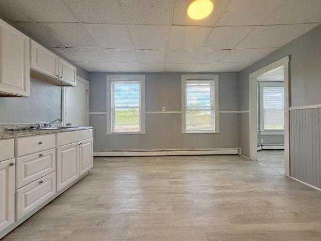 3 Br, 1 bath, Apartment 104 Knox St