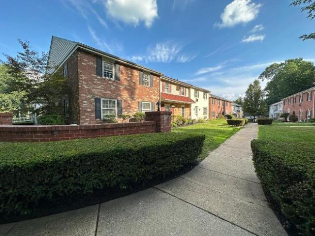 3 Br, 1 bath, Apartment 1064 Wayne Ave