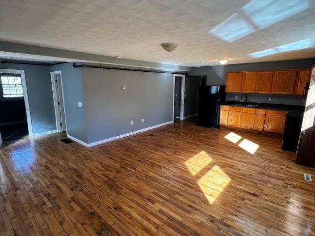3 Br, 1 bath, Apartment 10 Shaker Road