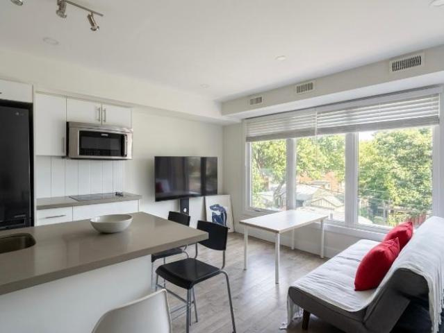 3 Br, 1 bath, Apartment 1175 Dovercourt Road
