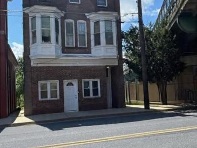 3 Br, 1 bath, Apartment 121 W Potomac St