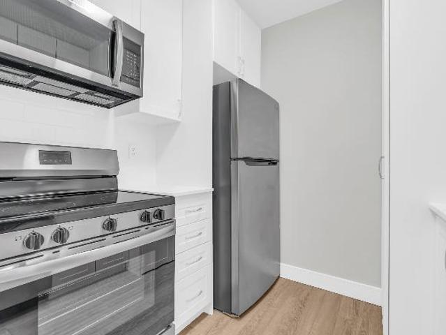 3 Br, 1 bath, Apartment 1220 Hamilton St
