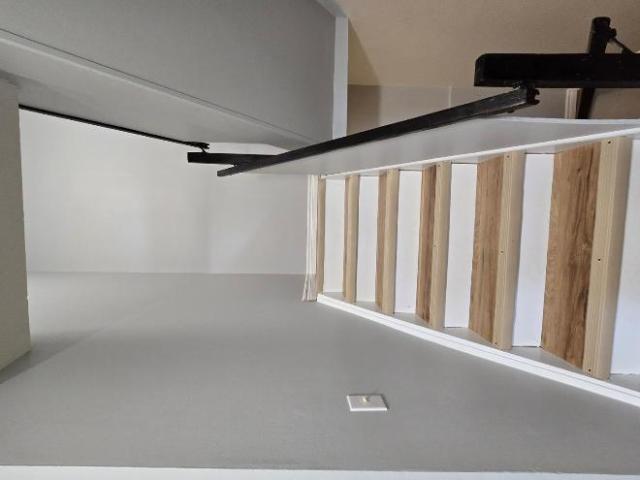 3 Br, 1 bath, Apartment 12 Pearl Crescent