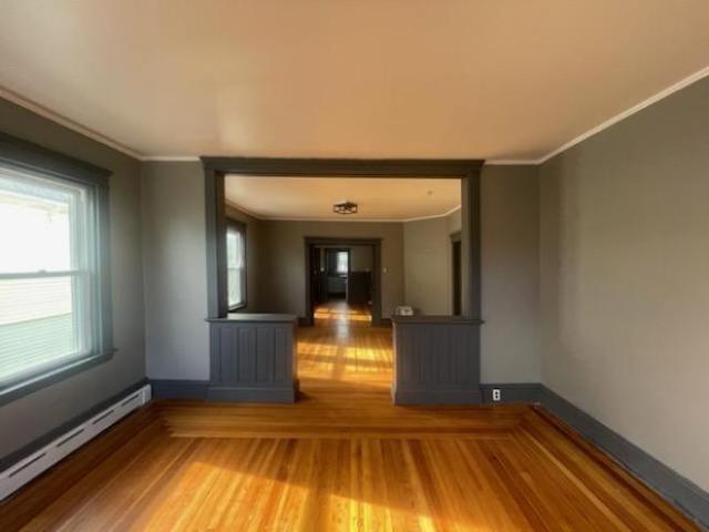 3 Br, 1 bath, Apartment 135 Clara St