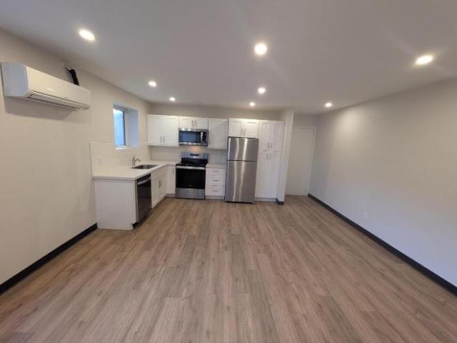 3 Br, 1 bath, Apartment 145 Woodward Ave