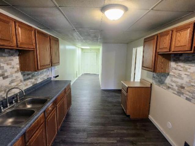 3 Br, 1 bath, Apartment 14813 Broadway St