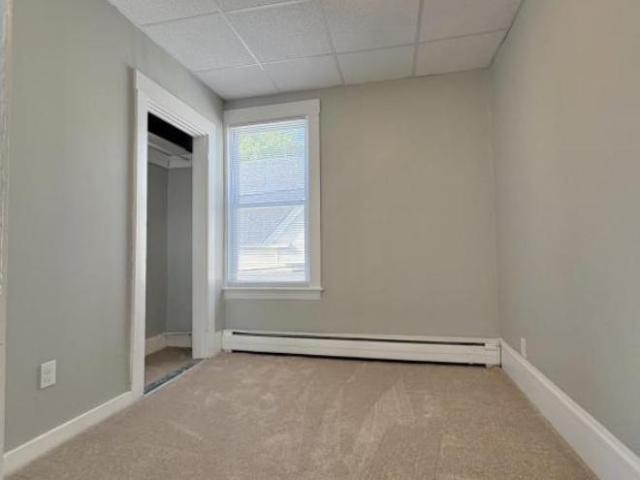 3 Br, 1 bath, Apartment 14 College St