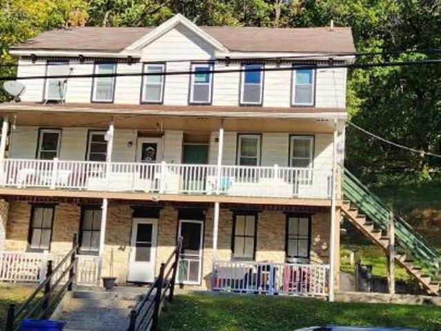 3 Br, 1 bath, Apartment 1523 S George St