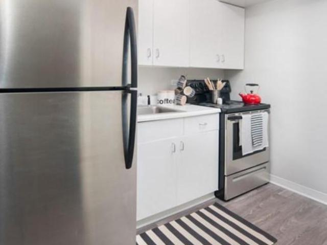3 Br, 1 bath, Apartment 1649 E 50th St