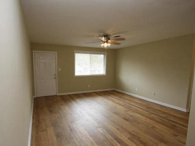 3 Br, 1 bath, Apartment 1622 Proctor Rd