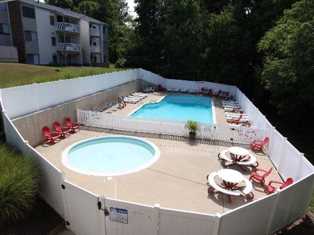 3 Br, 1 bath, Apartment 1704 Lafayette Boulevard