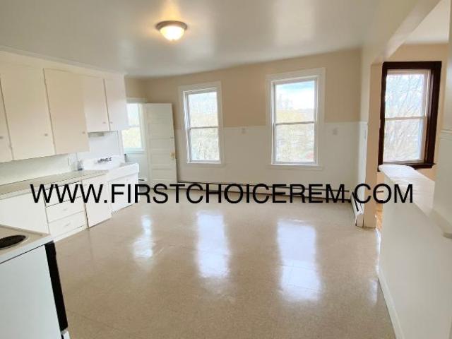 3 Br, 1 bath, Apartment 171 Oxford St