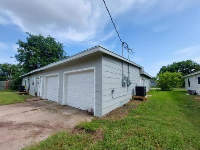 3 Br, 1 bath, Apartment 1726 W 8th St