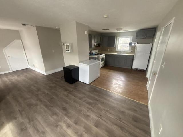 3 Br, 1 bath, Apartment 180 Main Street