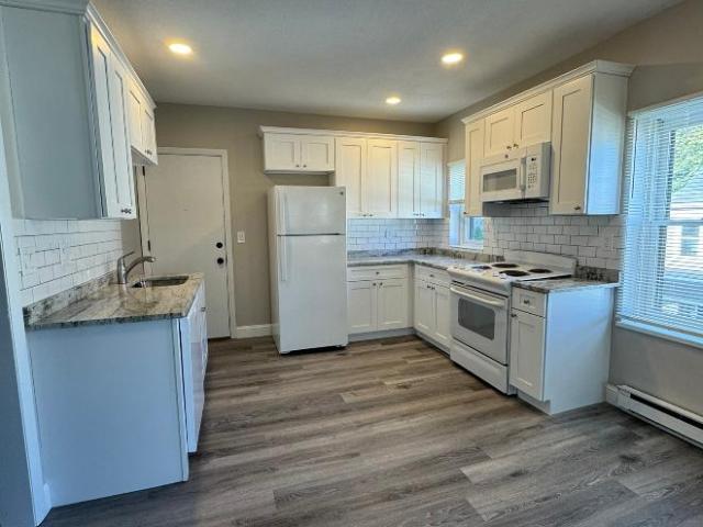 3 Br, 1 bath, Apartment 18 Orchard Street