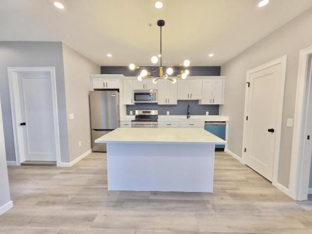 3 Br, 1 bath, Apartment 1965 Smith Street