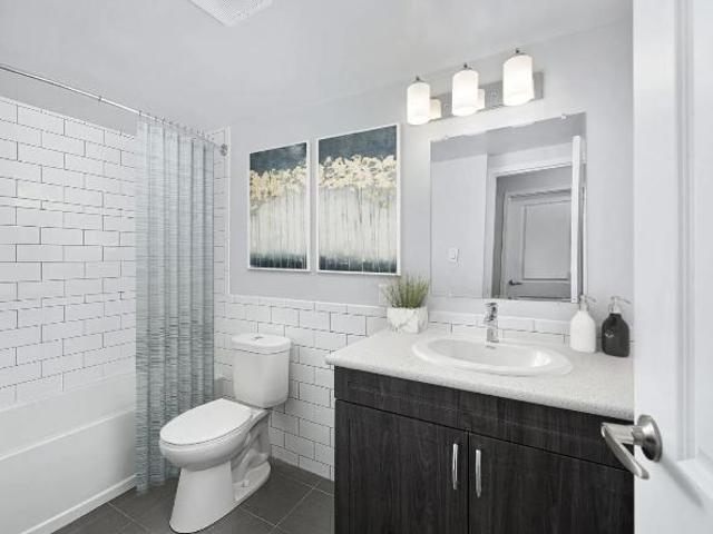 3 Br, 1 bath, Apartment 190 Queen Street North