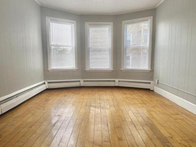 3 Br, 1 bath, Apartment 214 Blake St