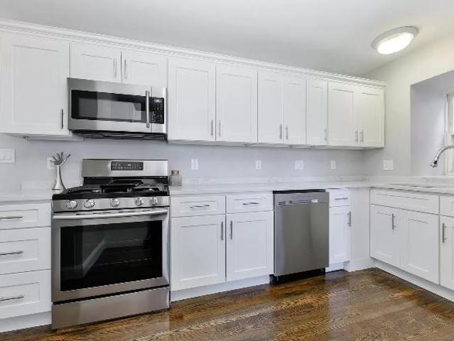 3 Br, 1 bath, Apartment 21 Rowell Street