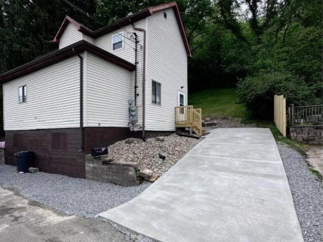 3 Br, 1 bath, Apartment 224 North 5th Street