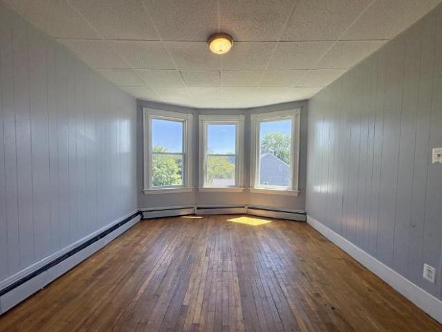 3 Br, 1 bath, Apartment 220 Blake St