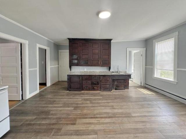 3 Br, 1 bath, Apartment 220 Blake St