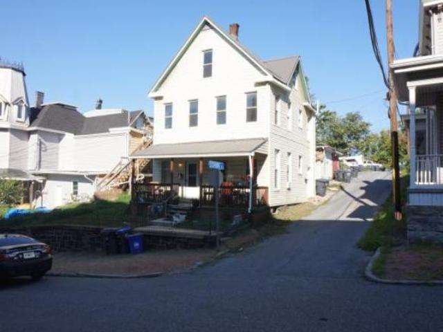 3 Br, 1 bath, Apartment 221 Walnut St