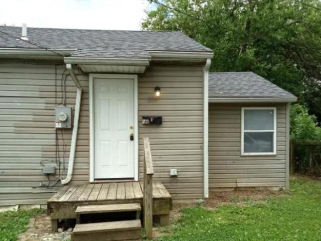 3 Br, 1 bath, Apartment 235 Hollingsworth Manor