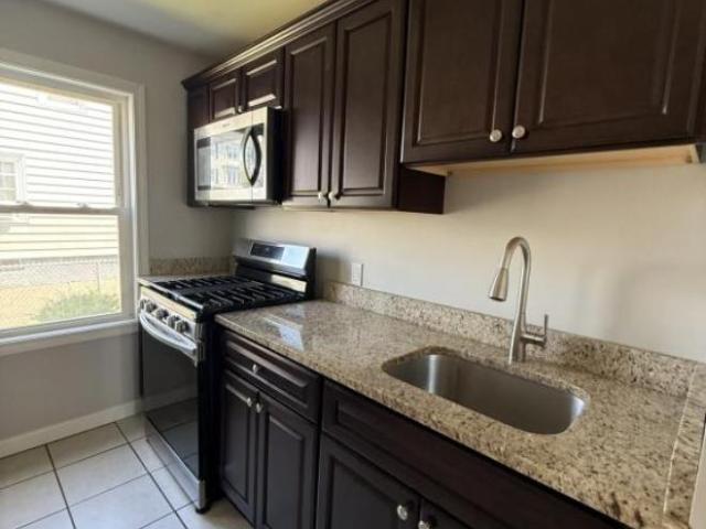 3 Br, 1 bath, Apartment 237 Orange St