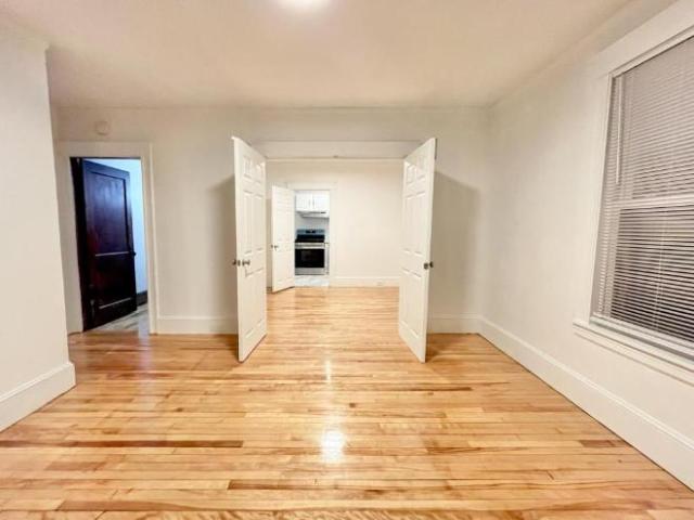 3 Br, 1 bath, Apartment 237 High St