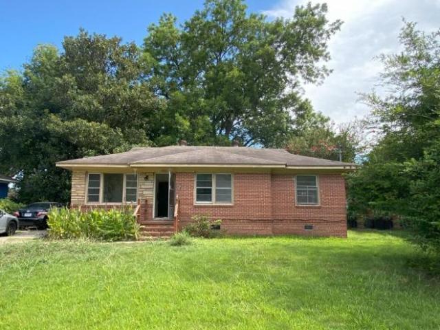 3 Br, 1 bath, Apartment 2329 South Lumpkin Road