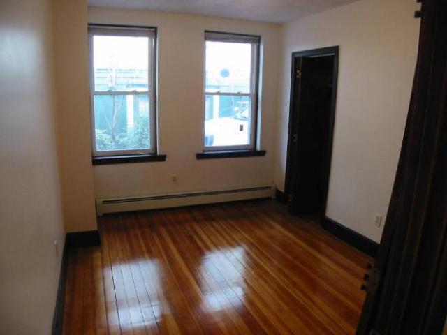 3 Br, 1 bath, Apartment 23 Elm St