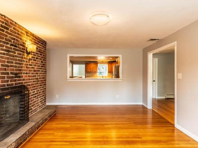 3 Br, 1 bath, Apartment 242 Pleasant St