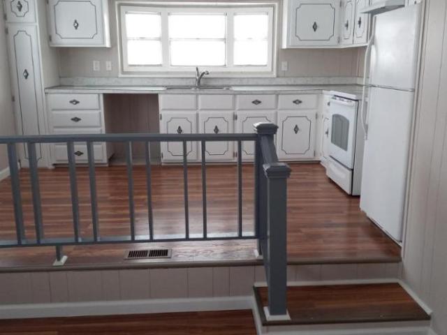 3 Br, 1 bath, Apartment 2433 Central Avenue